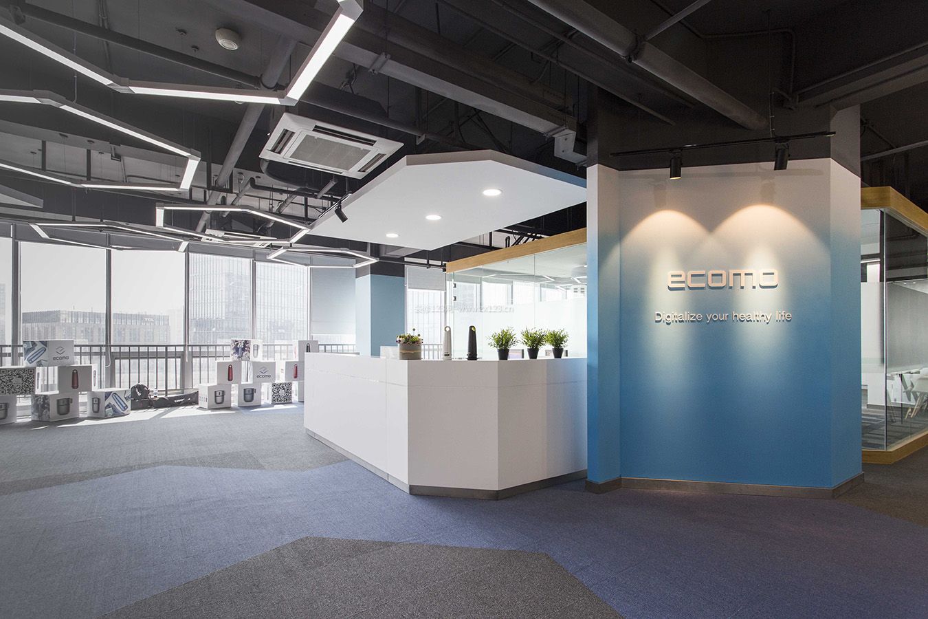 大型办公室前台吊顶装潢效果图_装信通网效果图