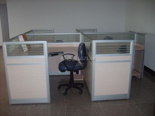 【诗情装饰】办公桌屏风隔断哪种好看 办公桌屏风隔断怎么设计_公司动态__装信通网