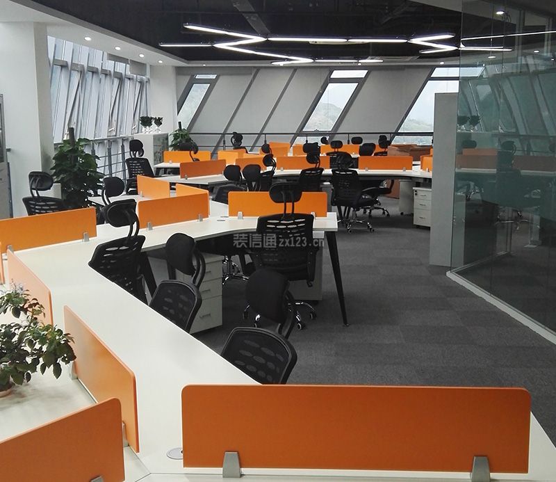 北京办公室现代风格600平米设计方案 办公室办公桌摆放图片_装信通网