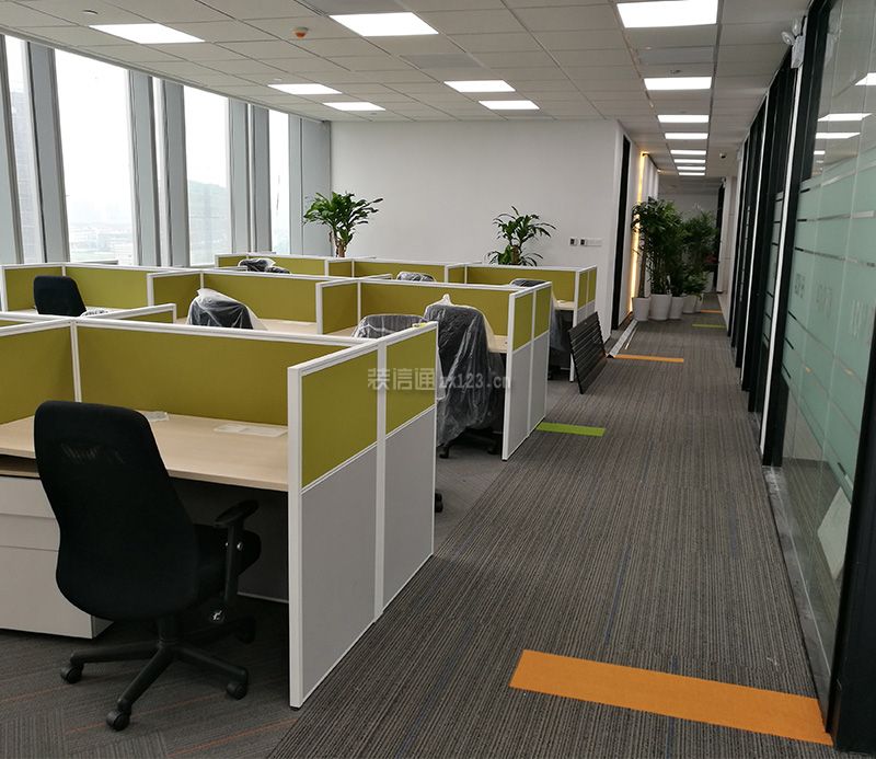 广州办公室现代风格500平米设计方案 办公室办公桌摆放图片_装信通网